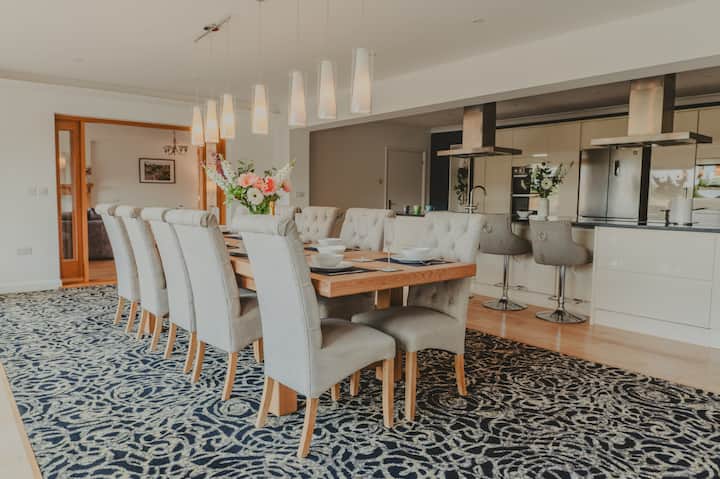 Luxury Cotswold Retreat; Pool Table, Sleeps 11! - Burford, UK