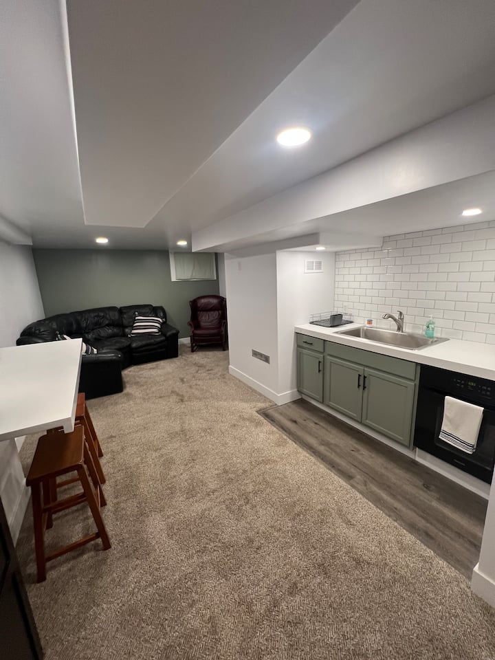 Private Basement With Kitchen - 洛根