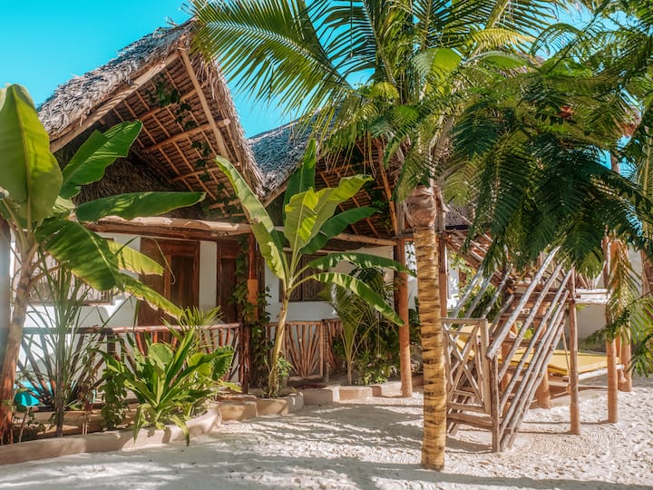 Nura Family Bungalows-pool & Spielplatz & Palmen - Tanzania