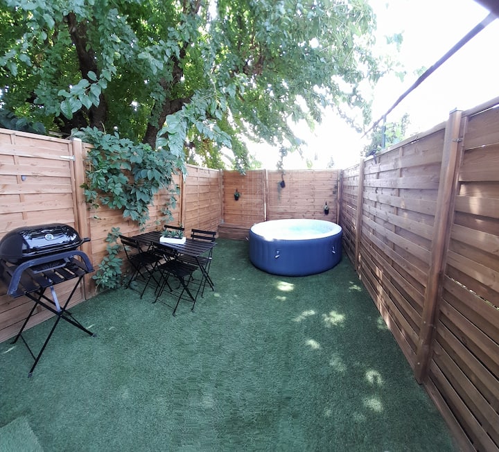 Le Patio -
Espace Détente, Jacuzzi Et Bbq - Brignoles