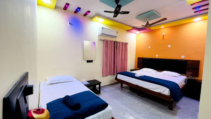 Hampi Travellers Guest House - Hampi