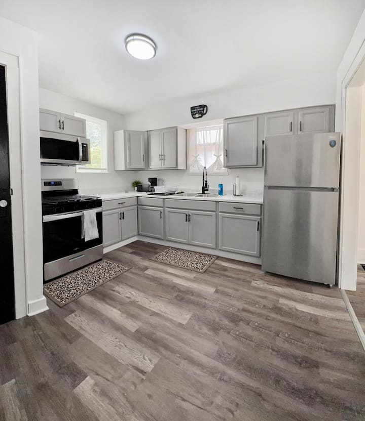 Upstate Haven 3br |Near Uofr & Airport|1.5 Ba - Greece, NY