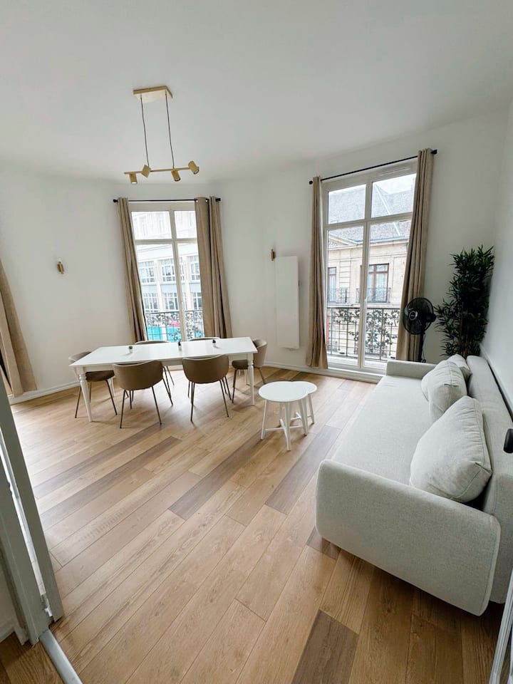 ÉTage Royal : 2 Chambres, Vue Place, Douai Centre - Douai