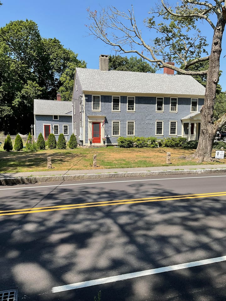 Cozy Nest In North Falmouth Village - Old Silver Beach, MA