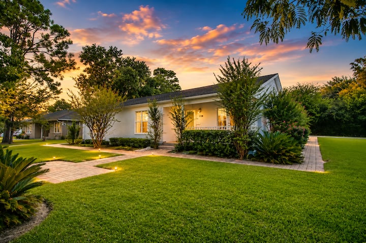 Luxe 5brs, 2 Min To Nrg, Stays 13 W/ Bbq Projector - Houston, TX