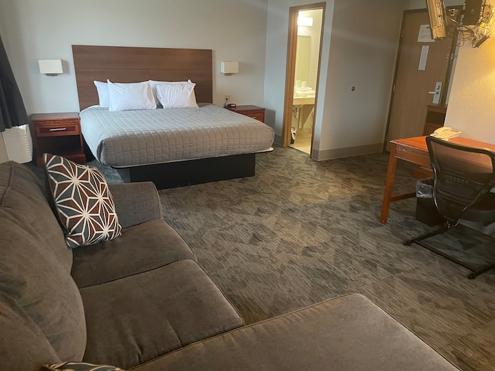 King Room With Pull Out Sofa - Lincoln, NE