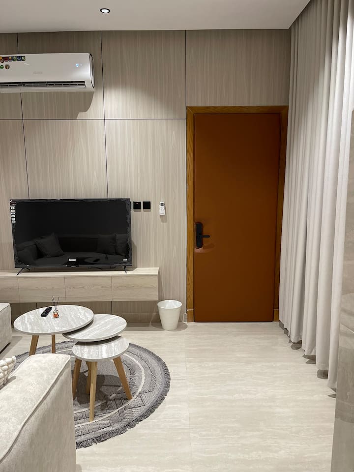 شقة بصالة وغرفة نوم انيقة بدخول ذاتي - Dammam