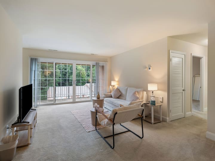 Stylish 1br 2beds W/ Parking| Near Metro& Old Town - Alexandria, VA