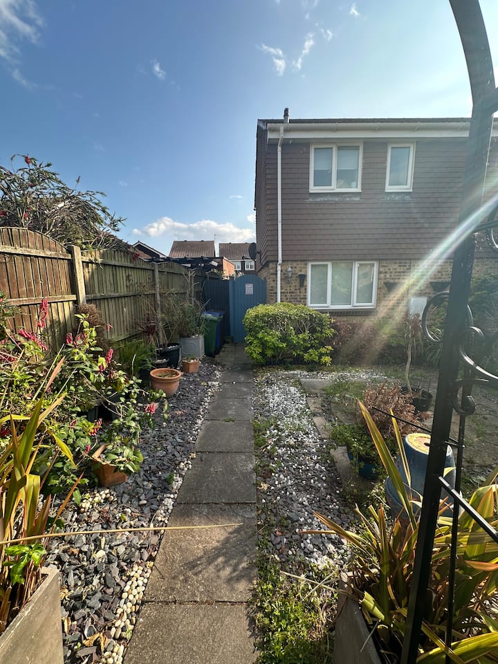 Home For Family, Work & Leisure! - Sittingbourne