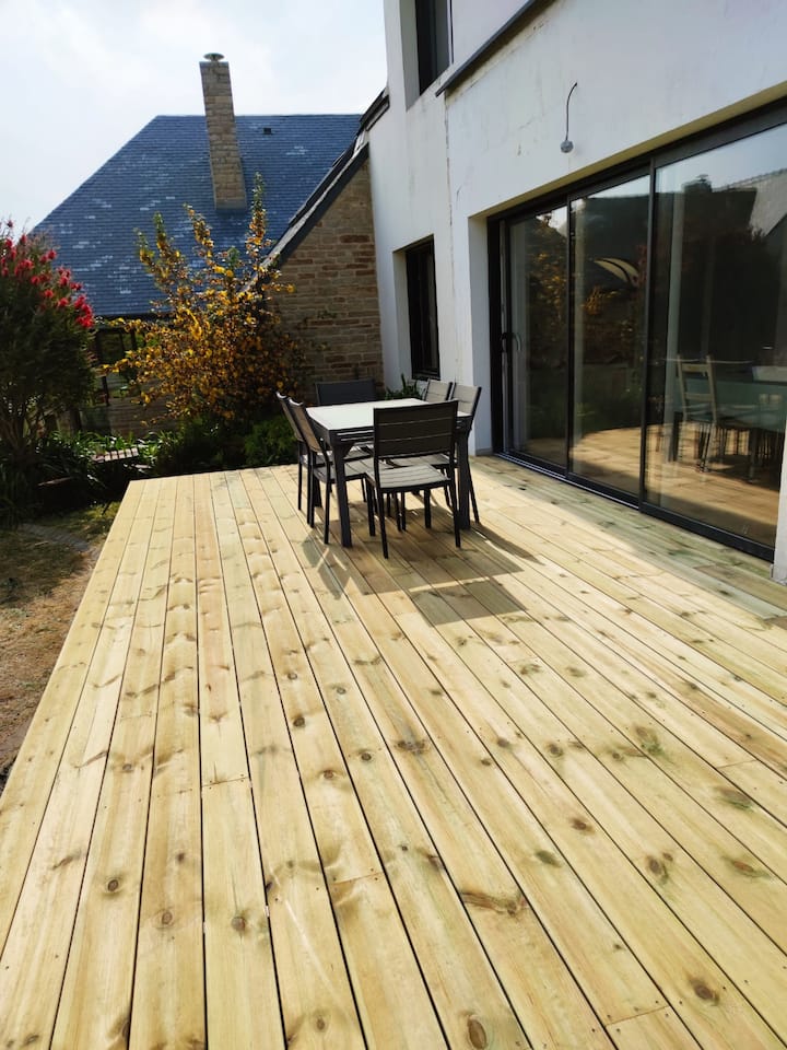 Maison Rénovée Avec Charme, Proche Des Plages - Santec