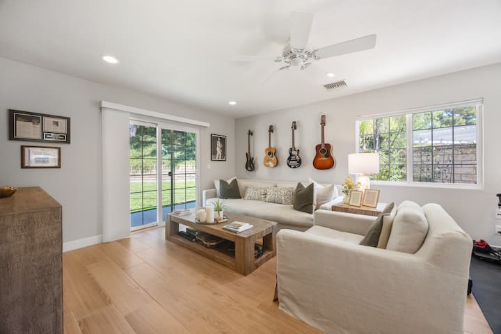 Stylish Valencia Home W/ Backyard,office & Peloton - Six Flags Magic Mountain, Valencia