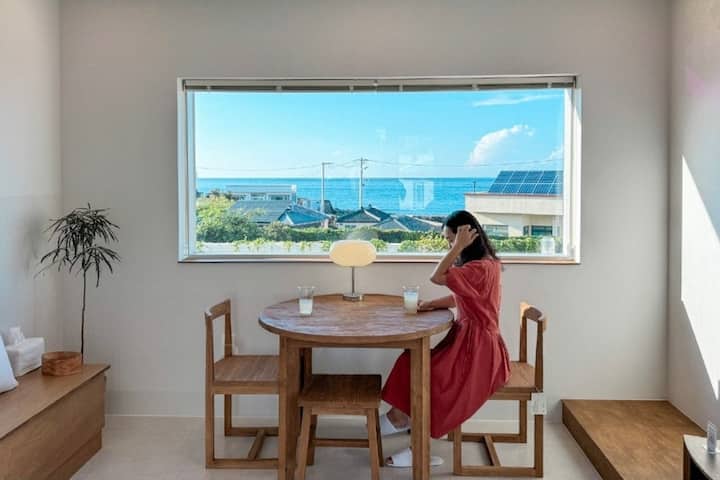 Ocean View House Near London Bagel & Layered - Jeju-si