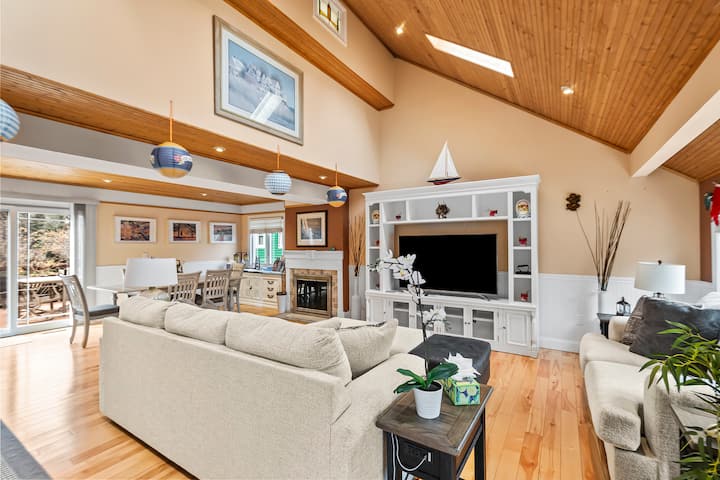 Cozy 3br Annapolis Sleeps 10 Private Deck, Parking - Annapolis, MD