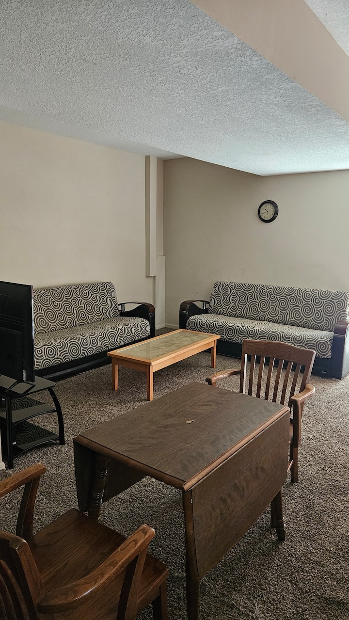2 Bedroom Entire Place - Gladstone, MO