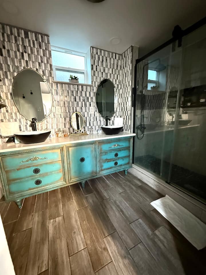 Romantic Parisian Studio-couples &Business Retreat - Winter Haven