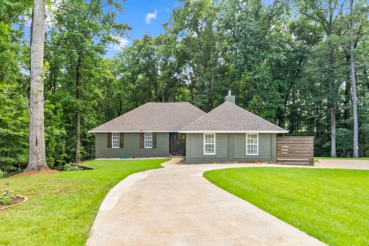 Field And Forest With Lake Access - Tuscaloosa, AL
