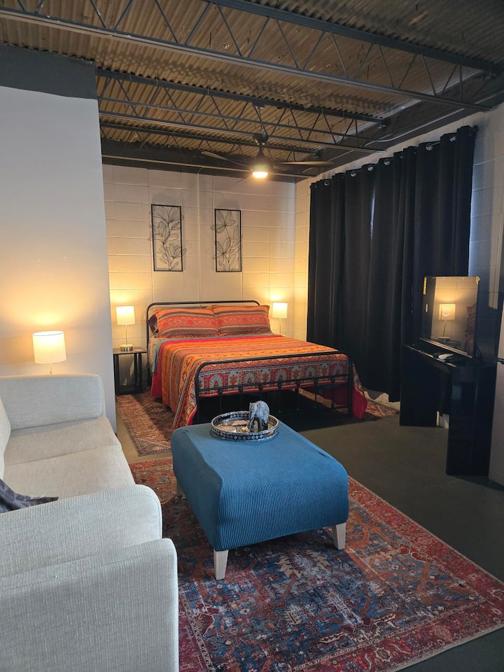 Bohemian Industrial Pad - Can Be Rented Monthly - 傑克遜