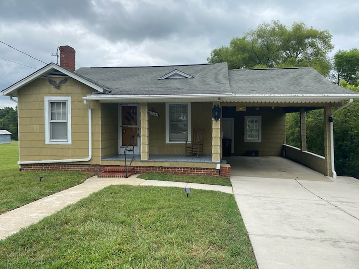 Cozy & Convenient Home - Thomasville, NC