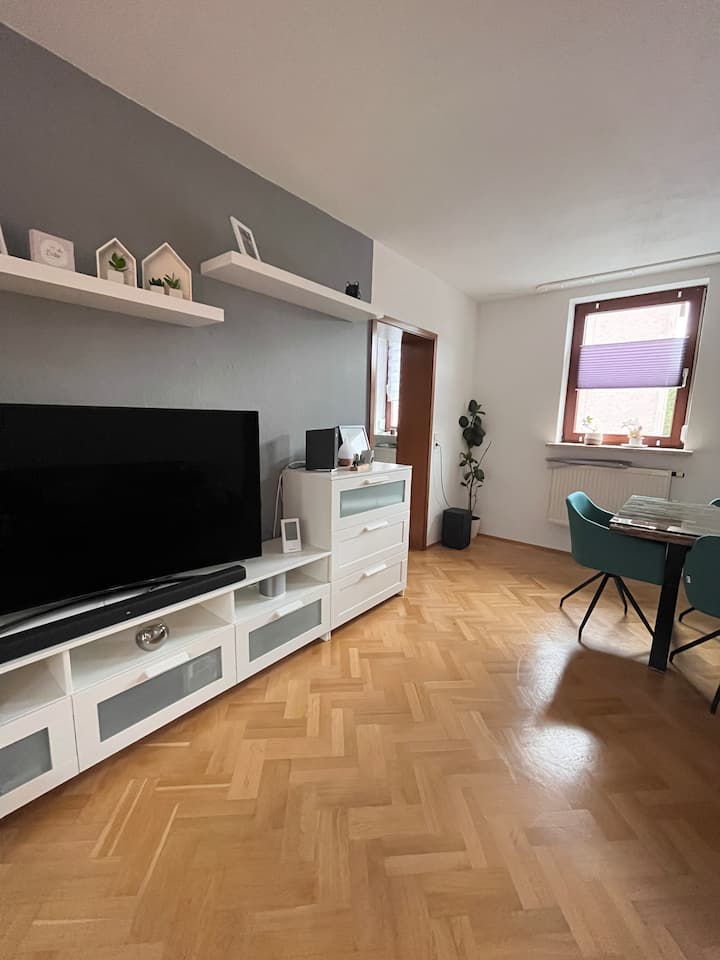 2 Zimmer Wohnung Am Ortsrand - Hof