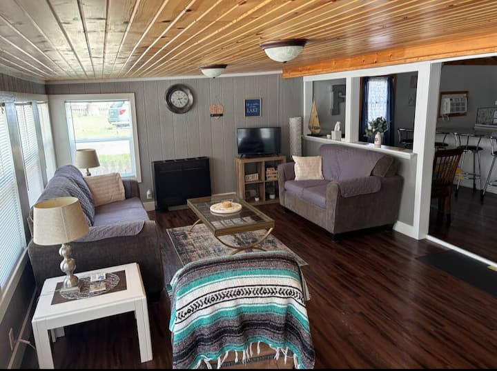 Sunny’s Hideaway - Clear Lake, IA