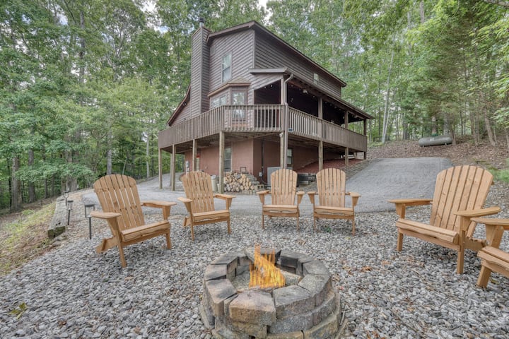 Pet-friendly Mountain Retreat W/ Firepit - Blairsville, GA