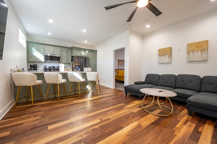 Depauw Luxe Loft - DePauw University, Greencastle