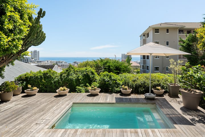 Mountainside Sea View Elegant Oasis, Private Pool - Camps Bay