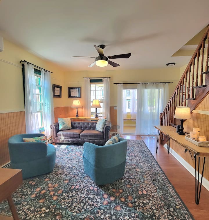 The Union Duplex-modern, Inviting Apt In Town - Beach Lake, PA