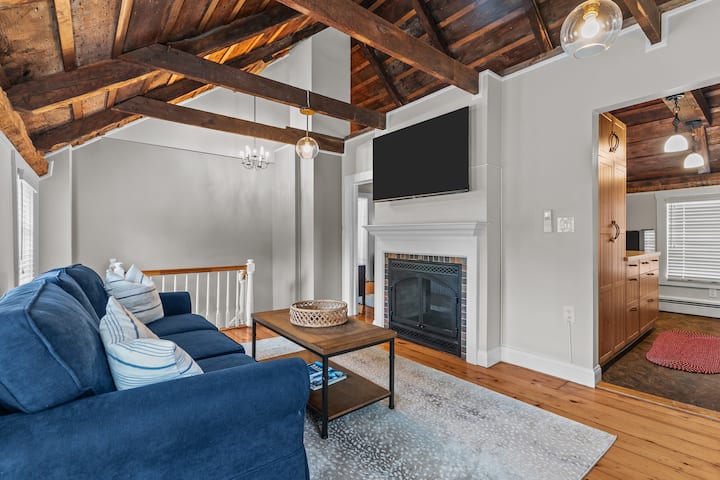 Downtown Bristol Retreat - Bristol, RI