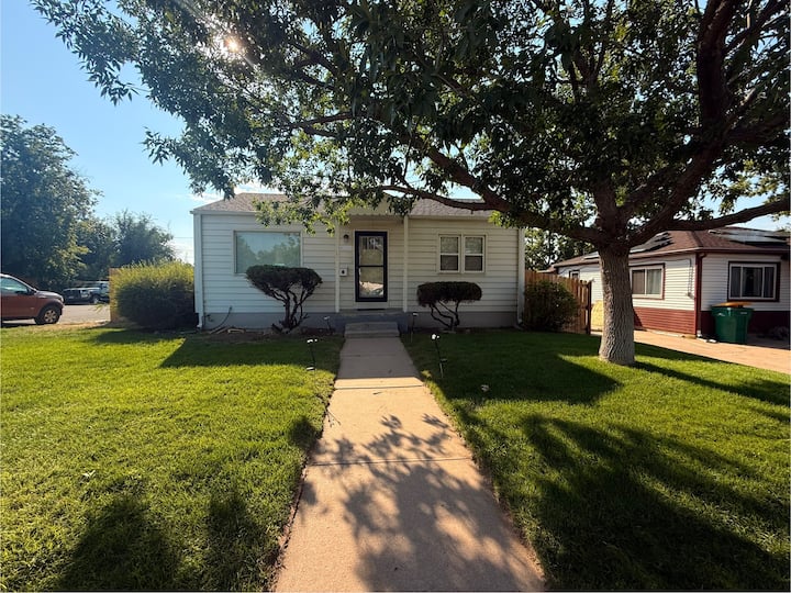 Newly Renovated - Private Garden Level Suite - Littleton, CO