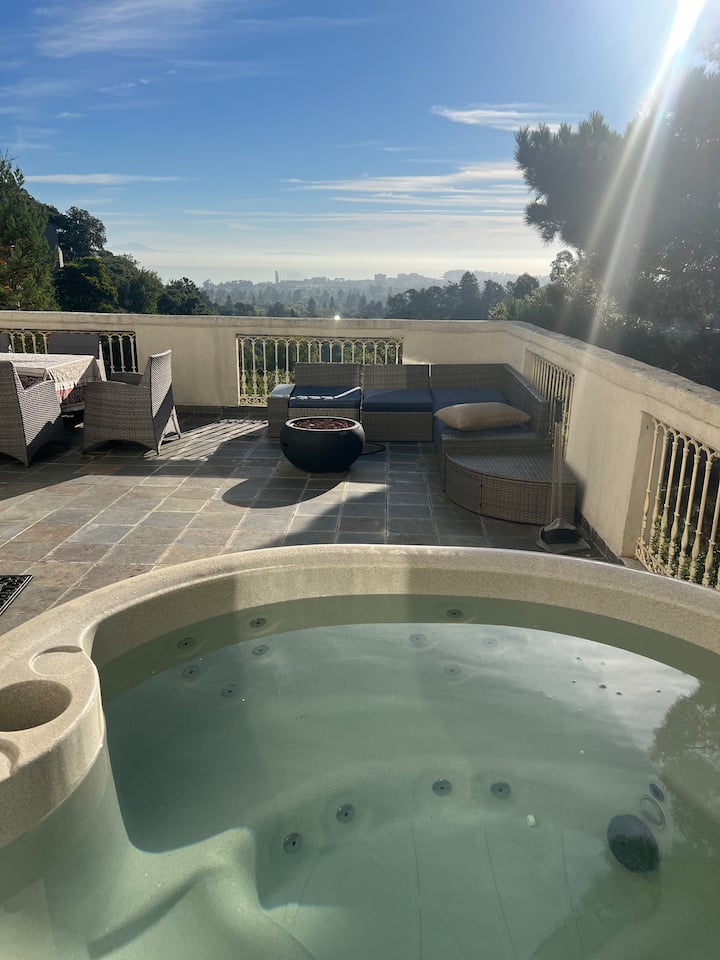 Big Bright Burlingame Hills View Home - Burlingame, CA