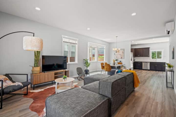 Stylish 4br Loft | Museum Of Glass + Gazebo - Tacoma, WA