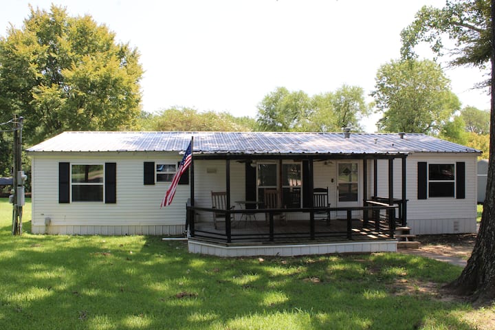 The Lake Lodge *Hot Tub* - Gun Barrel City