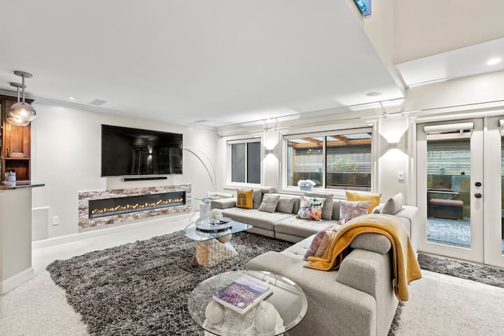 Tuscan Bellevue Retreat • Free Parking +Ev Charger - Bellevue, WA