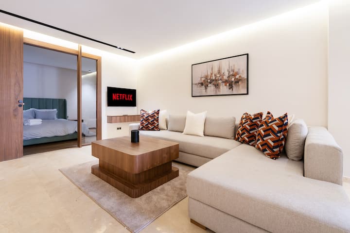 4/ Urban 2br Flat / Prime Location/ Balcony/ Fiber - 