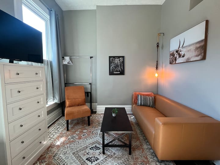 Charming Brick Studio-walk To Downtown & Stadiums - Ludlow, KY