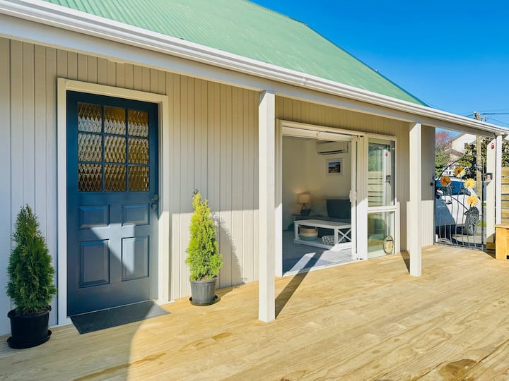 Sumner Beach Escape, 1 Min Walk -