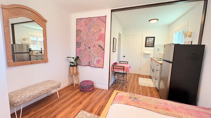 Charming New Studio - Menlo Park, CA