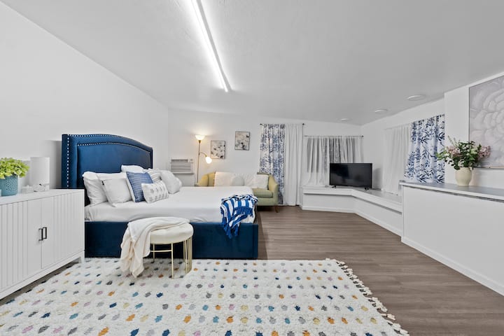 Stylish Retreat For Large Groups - Sanford, FL