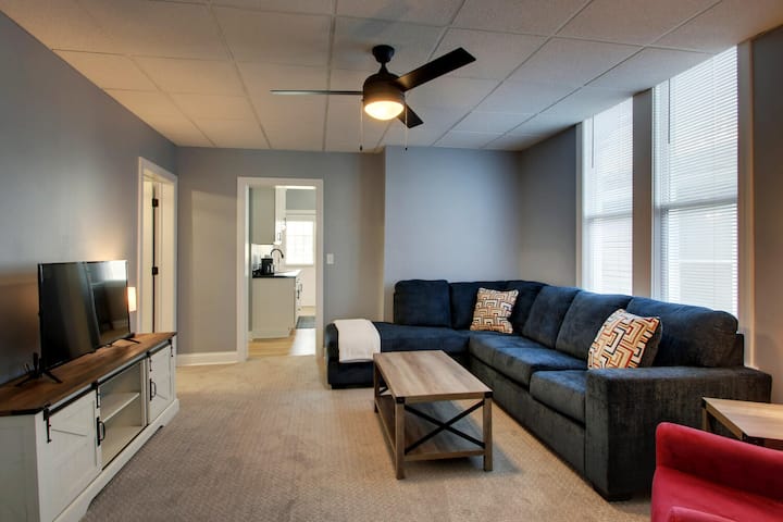 Updated Ground Level West Facing 1-bed W/ Wi-fi - Quincy, IL