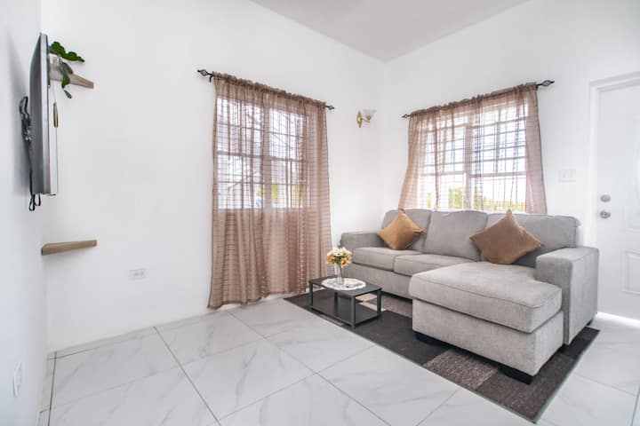 Cozy Apartment Near Airport - Antigua and Barbuda