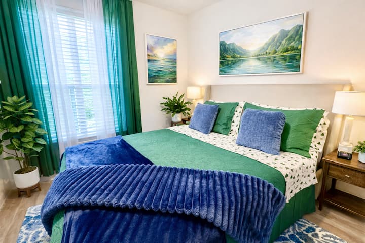 1 Queen Private Bedroom | Kitchen | Lake Norman - Denver, NC