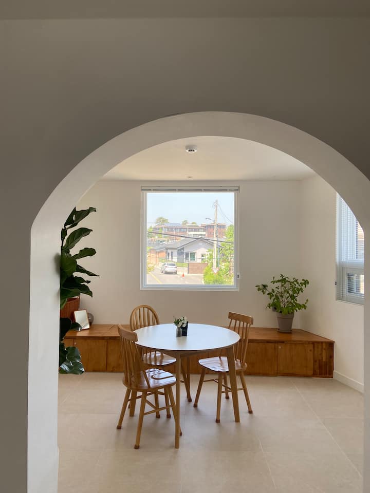 스테이 레브-순천. 아늑한 이층 주택에서 살아보기 - Suncheon-si