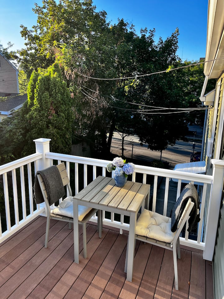 Private Downtown Apt W. Parking. Walk Everywhere! - Salem, MA