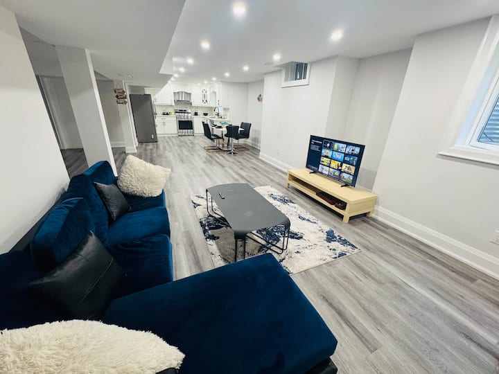Hearth & Home Spacious Suite - Ajax