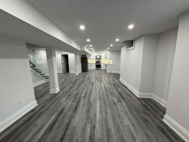Hearth & Home Spacious Suite - Ajax