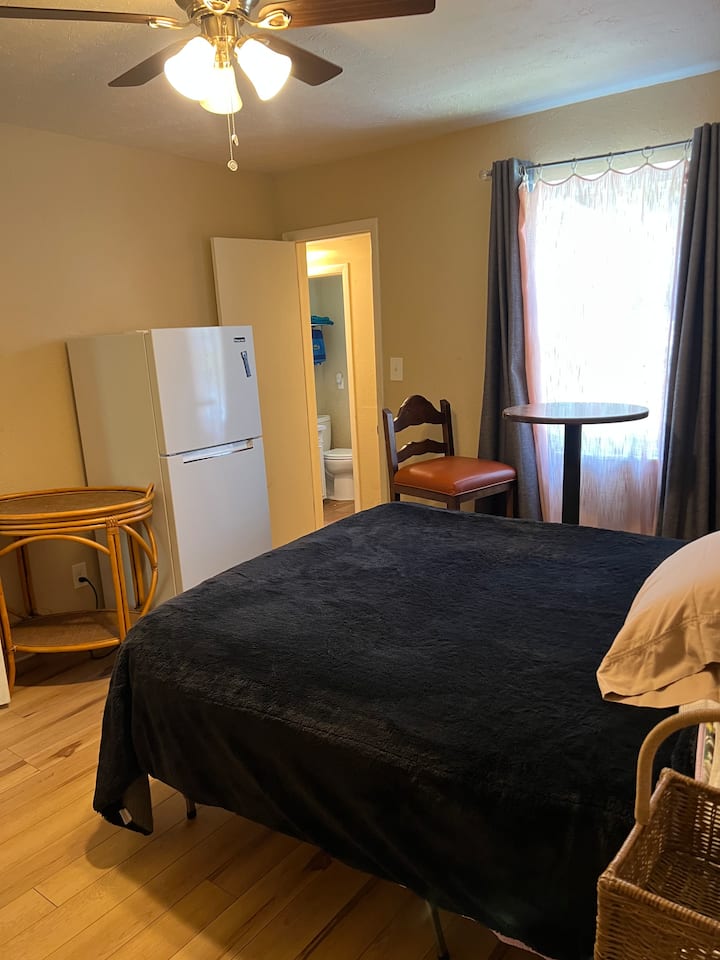 A Dog Friendly Room Rental - Joplin, MO