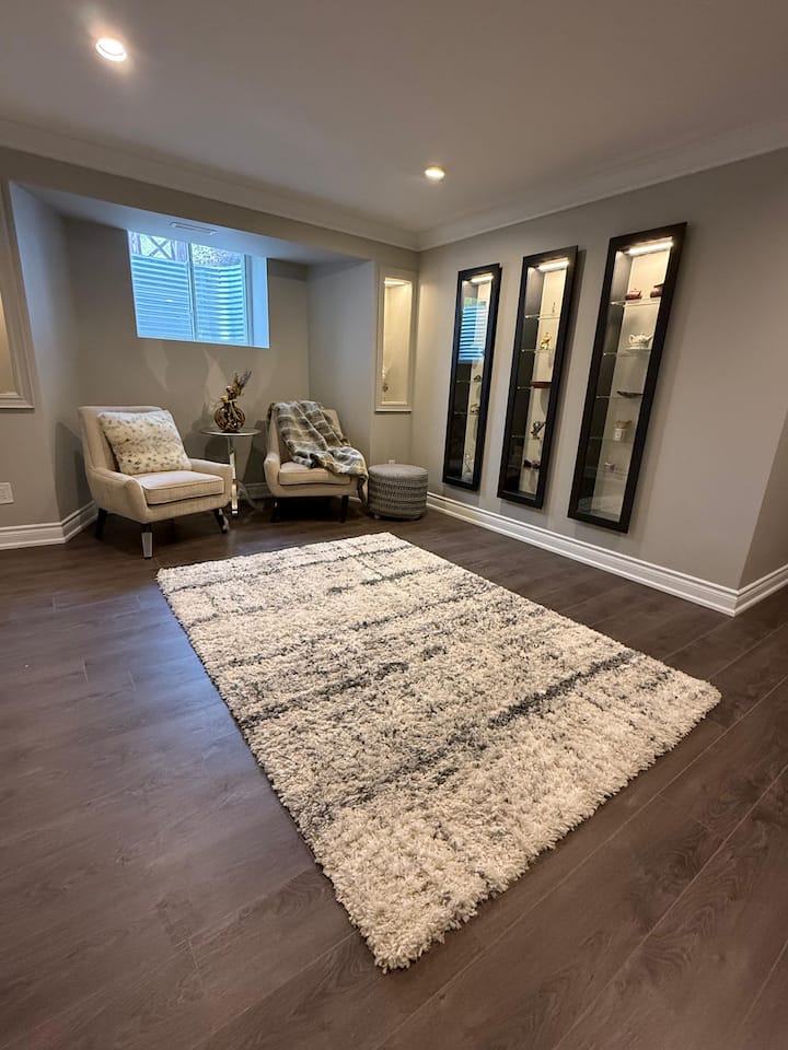 Cozy 1br W/ Sauna, Pool & Private Entrance - アックスブリッジ