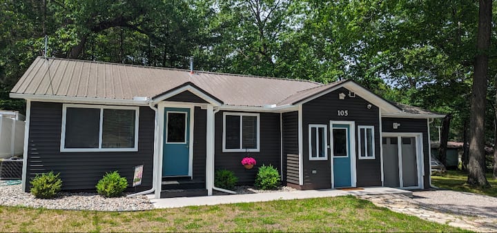 Kay's Cozy Cottage - Houghton Lake, MI