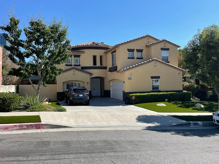 Universal Studios Retreat #3 - Los Angeles, CA